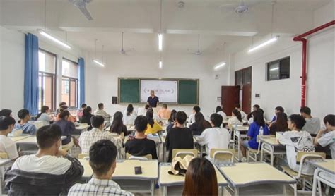 经济与管理学院开展“安全屏障 同心构筑”安全大宣讲暨开学第一课宣讲活动 安顺学院经济与管理学院