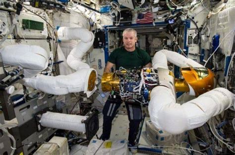 首个被 NASA派往国际空间站的宇航机器人 Robonaut现在怎么样了 爱范儿