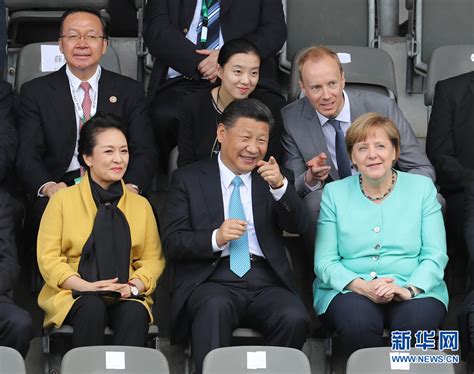 习近平同德国总理默克尔共同观看中德青少年足球友谊赛 新闻中心 南海网