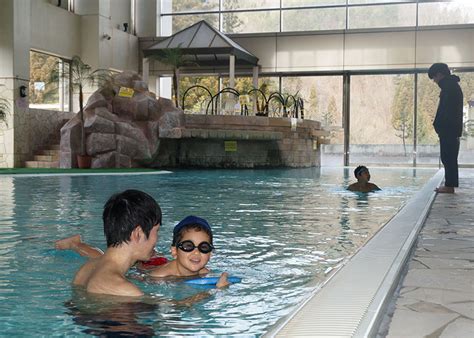 冬でも適温 日帰り水泳 湯の杜ホテル志戸平アクアランドPALPALIwanichi Online 岩手日日新聞社