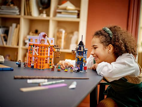 Lego® Harry Potter 76422 Winkelgasse™ Weasleys Zauberhafte