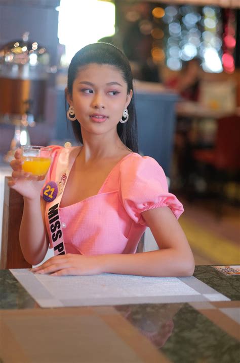 ខណៈឡើងប្រកួតលើឆាកអន្តរជាតិ លីកា និងសុហ្វៀរ៉ា រៀបចំខ្លួនស្រស់ស្អាត Khmerload Cambodia Latest News