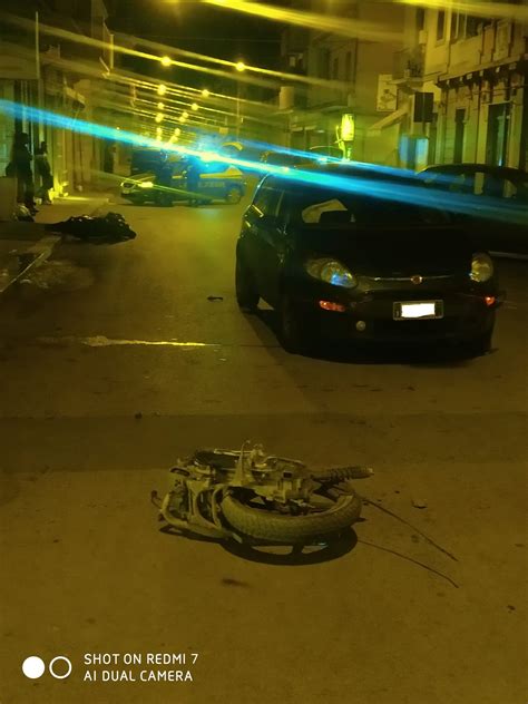 Vittoria Incidente Stradale Scontro Tra Auto E Moto Un Ragazzo