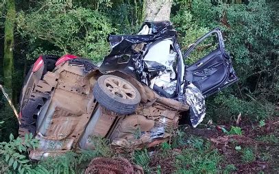 Três pessoas morrem e duas ficam feridas em estado grave após acidente em rodovia de SC WH3
