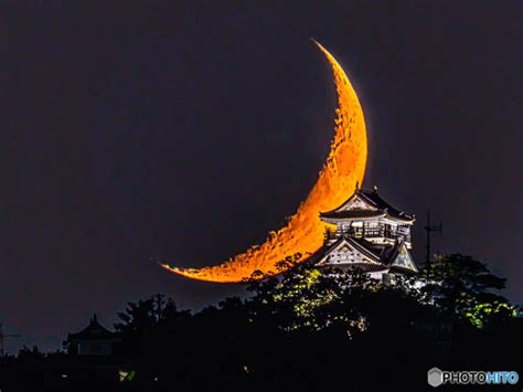 2019 08 04の岐阜城に沈みゆく月月齢3 4日 by becchi ID8897180 写真共有サイト PHOTOHITO