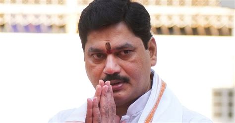 Maha Minister Dhananjay Munde Didnt Call Us Even Once Says Brother Of