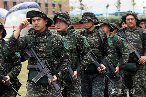 海軍陸戰隊特有！濕網攀爬、機械艇搶灘登陸 陸戰66旅執行兩棲基地訓練 風傳媒