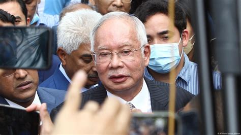 Former Malaysian Pm Najib Razak Sent To Prison Dw 08232022