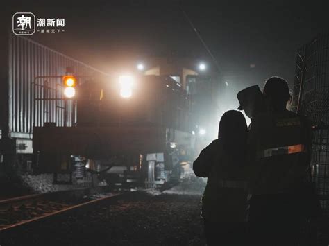 争分夺秒！深夜“换骨”，亲历沪昆铁路大修换枕杭州网