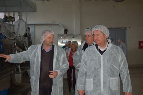 Фабриката „ДРА ГО“ од Кичево посетена од министерот за земјоделие Кичево