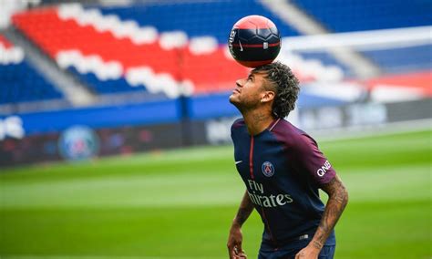 Neymar é Apresentado No Psg Jornal O Globo