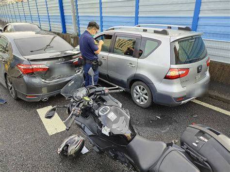 快訊／新生高「重機」遭3車夾擊！ 騎士卡車底無呼吸心跳 Ettoday社會新聞 Ettoday新聞雲