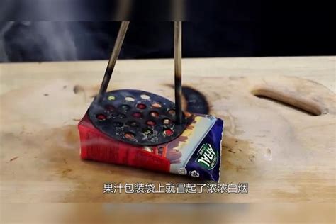 1000度漏勺vs可乐会怎样？老外亲测，接触瞬间太刺激了！老外漏勺瞬间