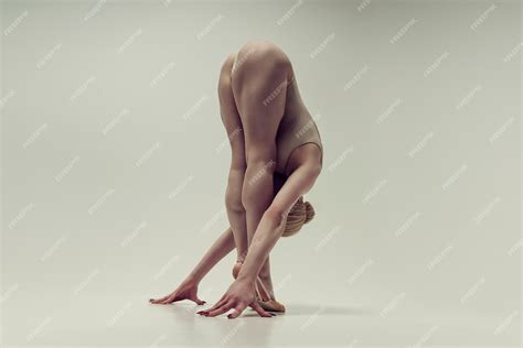 Premium Photo Young Ballerina Gymnast Demonstrates Stretching By
