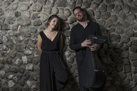 Perrine Devillers And Ariel Abramovich Songs With A Lute Accompaniment Amuz