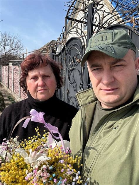 В международный женский день полицейские Запорожской области поздравили вдов и матерей