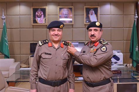 مدير شرطة القصيم يقلد عدداً من الضباط رتبهم الجديدة أضواء الوطن