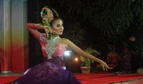 Tari Jaipong Asal Usul Perkembangan Hingga Maknanya