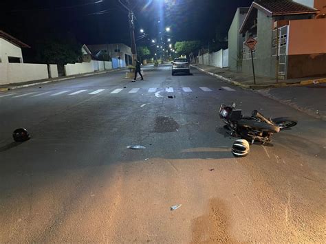 Motociclista de Rinópolis sem habilitação se envolve em acidente no