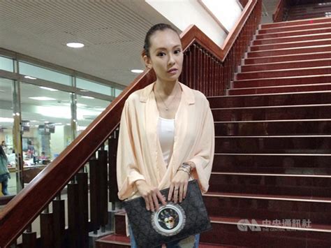 丁小芹賣假名牌包判刑2年半 躲6天今赴地檢署報到執行