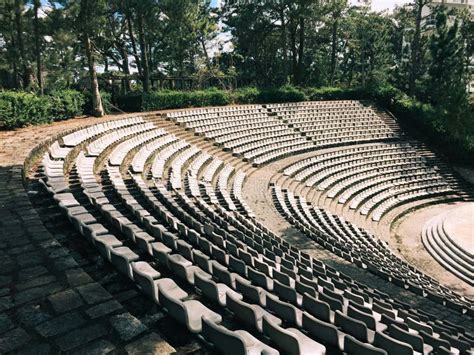 Los Grandes De Un Anfiteatro Moderno Al Aire Libre Foto De Archivo