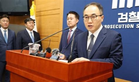 주간로앤피 대쪽 총장 우뚝 선 이원석 기개 인가 쇼 인가김건희 수사가 관건 아주경제