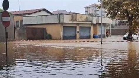 Maltempo Frane E Allagamenti Diffusi Caos Sulla A10 E Aurelia La Stampa