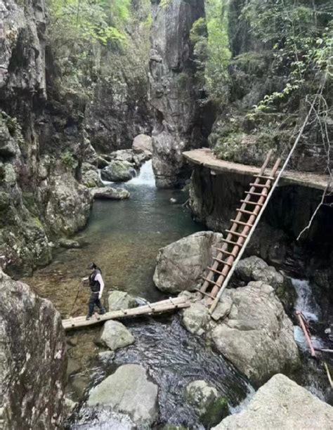 欺山莫欺水︱浙江男女遊客繩索橫渡急流遭大水沖走︱有片 多倫多 加拿大中文新聞網 加拿大星島日報 Canada Chinese News