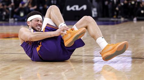 Финикс остава без Букър за две седмици