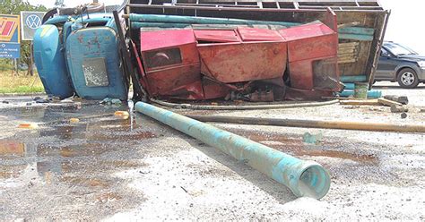 G1 Caminhão Tomba Na Ba 262 Trecho De Brumado Região Sudoeste Da Ba