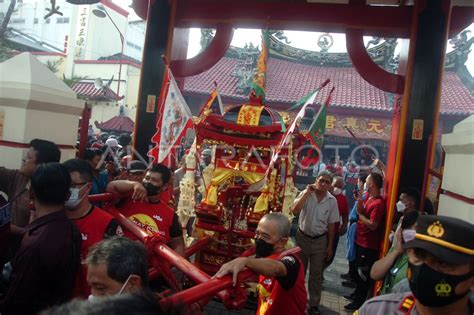KIRAB TOA PE KONG DI TEGAL ANTARA Foto