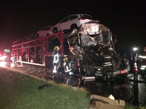 Dois Caminhões Se Envolvem Em Um Grave Acidente Na Br 101 Em Criciúma