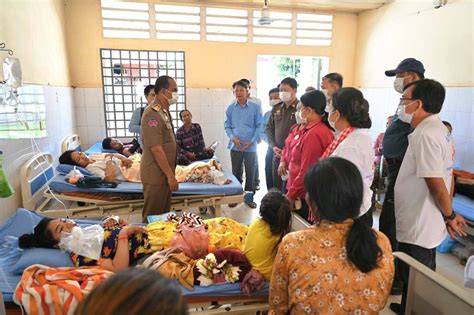 រថយន្ដដឹកកម្មករជួបគ្រោះថ្នាក់ចរាចរណ៍ នៅស្រុកសាមគ្គីមានជ័យ បណ្ដាលឱ្យរបួសធ្ងន់ស្រាល៦៦នាក់