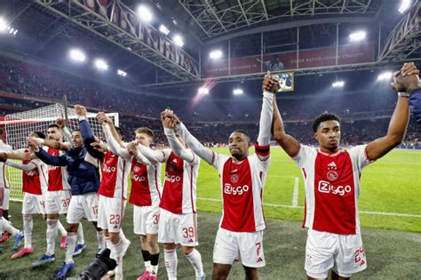 Ochtendkranten Sprong Van Geluk Bij Nieuwe Start Ajax Soccernewsnl