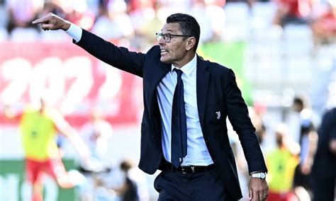 Juventus Il Vice Di Allegri Fischi Dei Tifosi Giusti Dobbiamo Stare