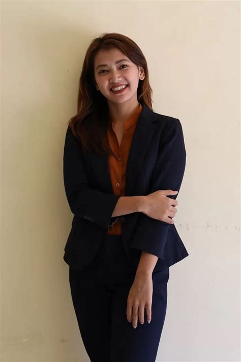 Inilah Sosok Stella Putri Cahyono Pengacara Cantik Asal Kediri Radar
