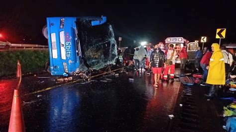 Fotos Fuerte Accidente En La Autopista Salamanca León Deja 2 Personas