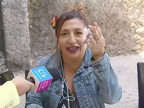 El Divertido Cruce Entre Pincoya Y Un Carabinero Tras Llegar A