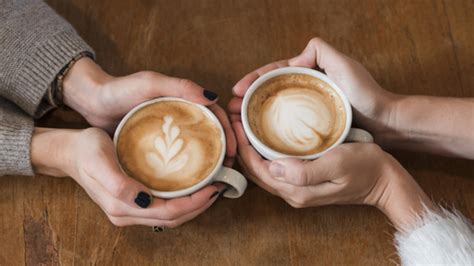 Como fazer cappuccino caseiro simples Receitas para o café da manhã