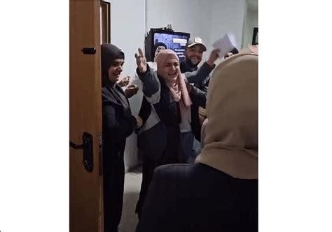 لحظه ورود دختر اسیر فلسطینی به خانه و احساساتی شدن مادرش فیلم