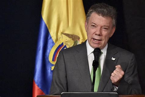 Diario Extra Colombia Santos pidió la renuncia protocolaria a todo