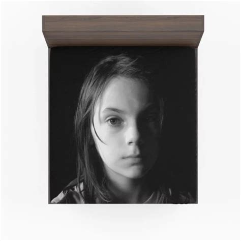 Logan Movie X 23 Dafne Keen Laura Kinney Fitted Sheet