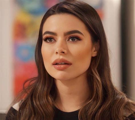 Miranda Cosgrove Eyes Looking Down Miranda Cosgrove Watch Ipsycho