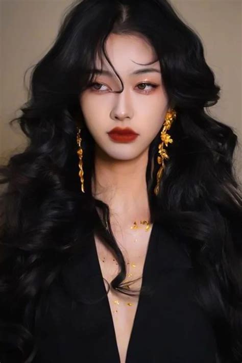 10 Stunning Dark Feminine Makeup Looks Youll Be Wearing Non Stop