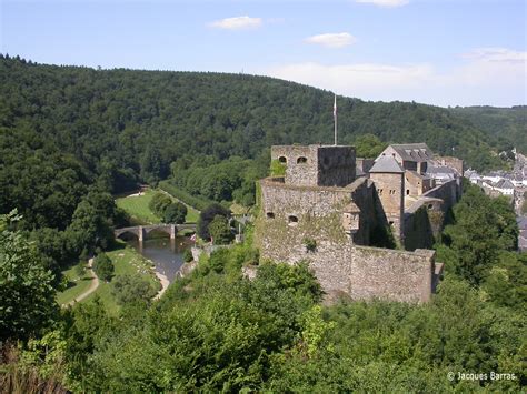 Le Château fort de Bouillon et ses spectacles de fauconnerie
