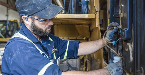 What An Expert Fluid Analysis Team Ensures Machinery Longevity