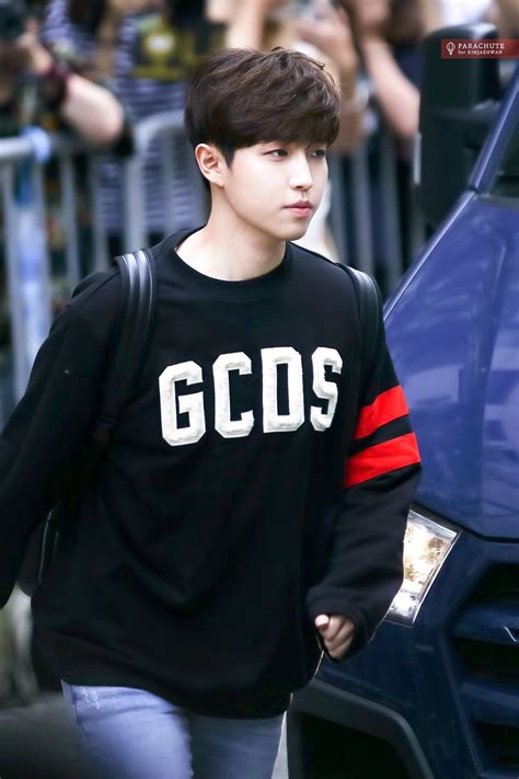 Jaehwan Jaehwan Wanna One Exo Kyungsoo Lai Kuan Lin Ong Seongwoo