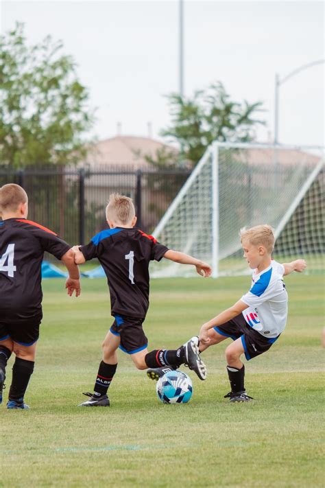 小学生サッカーにおけるドリブルの重要性と効果的なトレーニング サッカードリブル王御所 Hinihikaru