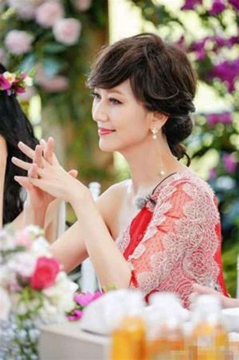 有一種靴子叫趙雅芝的靴子，看著很簡單，你卻駕馭不了 每日頭條