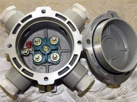 ʻE lava nai ke ʻi ai ha foʻi ava ʻe taha ʻi ha puha fakamoʻoni fale ʻoku ʻi ai ha ngaahi uaea